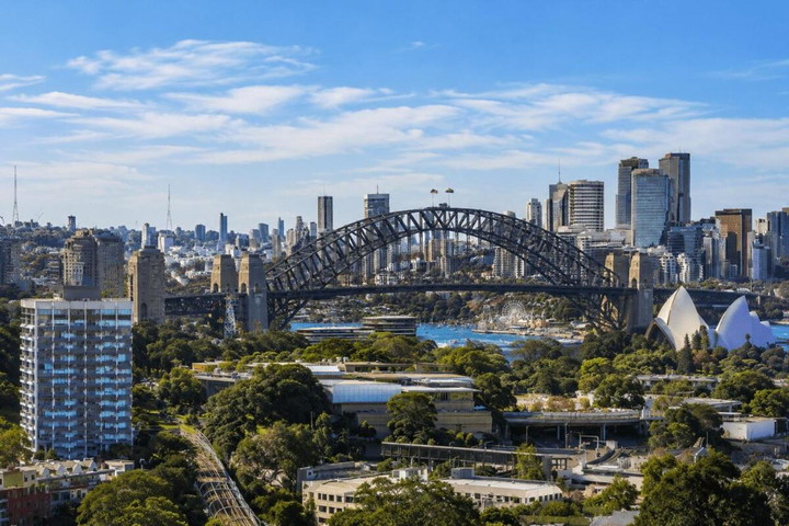 Harbour Muse - Spectacular Harbour Views & Parking - North Sydney
