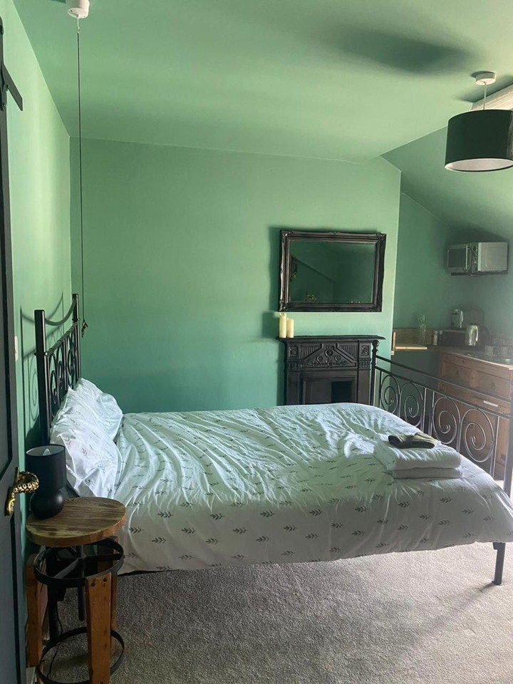 Explorer Room Ensuite Mountain View 3rd Floor - Llanbedrog