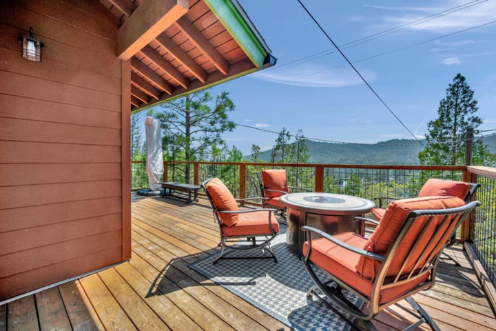 Marina View Cabin, Boat Slip - Sleeps 11 - Pets Ok - Yosemite National Park, CA