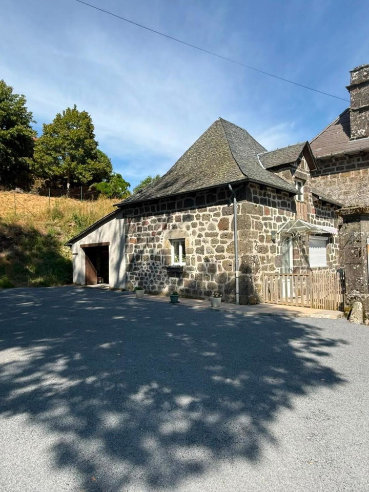 Gîte 4 Personnes Dans Le Cantal Animaux Bienvenus - Cantal