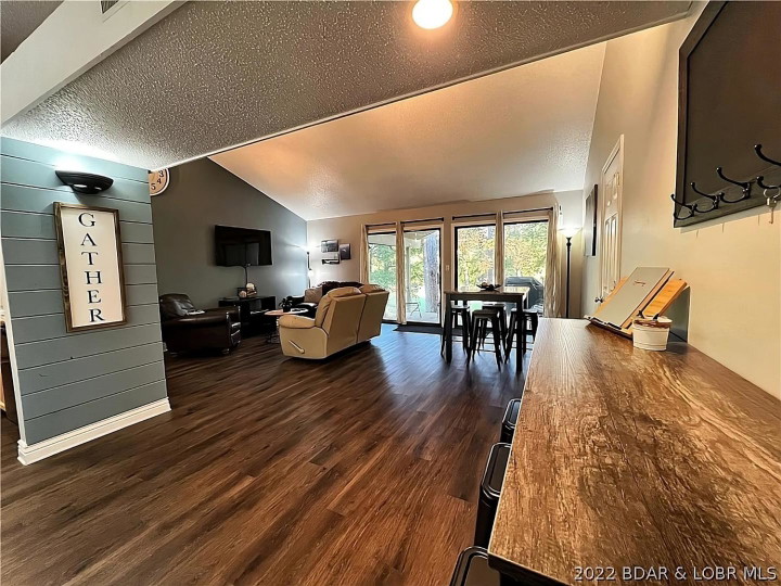 No Putts Given. Cozy Home On Par 4, Free Golf Cart And Pool Access - Sunrise Beach, MO