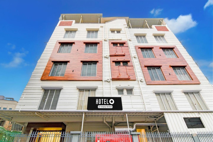 Super Townhouse Kaikhali Near Airport - Calcutta