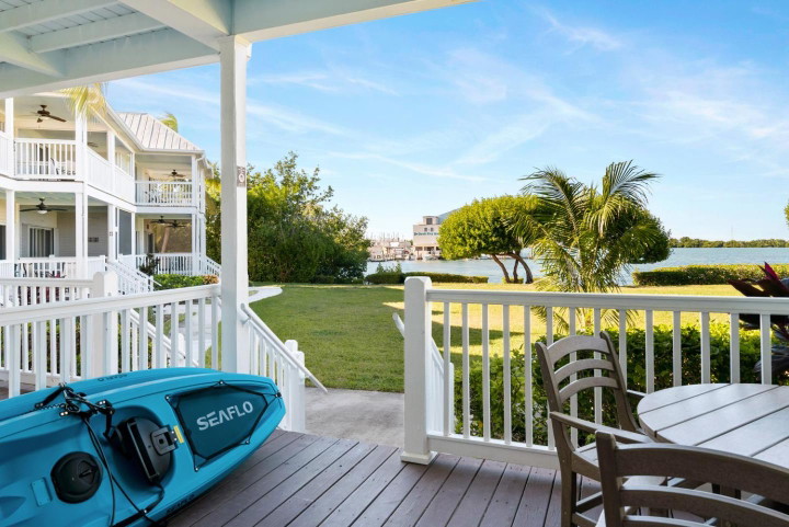 Beach House Getaway - Waterfront Villa In Duck Key - Florida Keys
