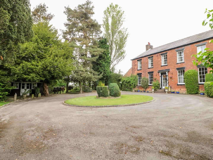 Cottage ∙ 5 Bedrooms ∙ 11 Guests - Leek