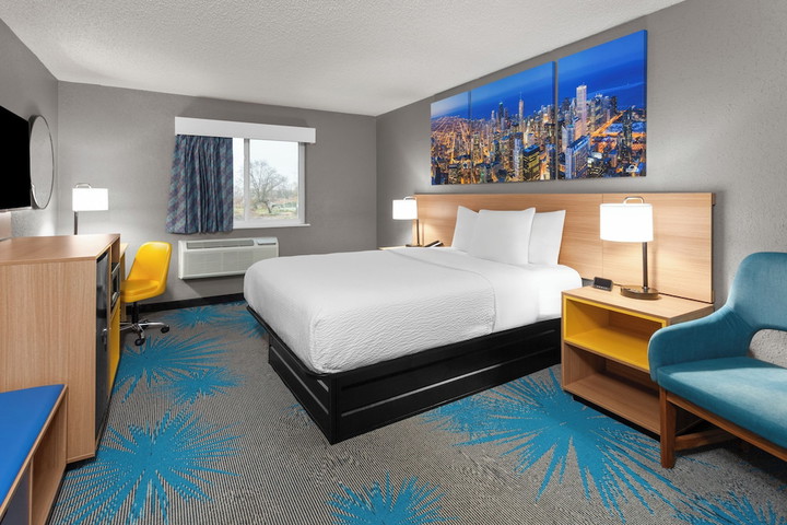 Days Inn By Wyndham Waukegan - North Chicago, IL