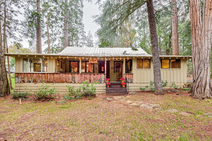 Gateway To Sequoia Natl! Rustic Cabin W/ Patio - Camp Nelson, CA