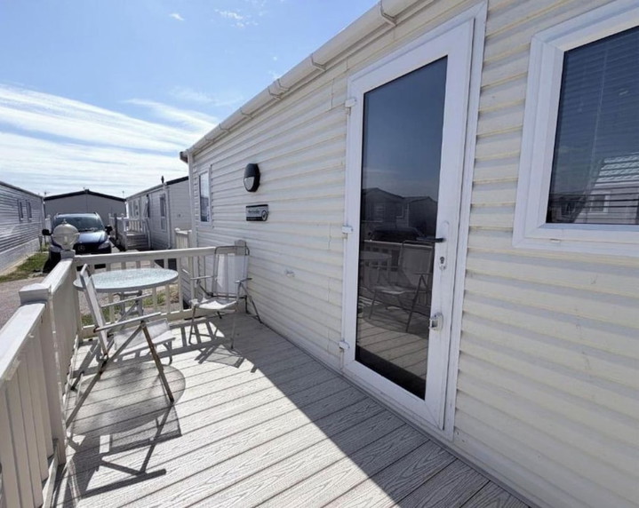 3 Bed Static Caravan With 5 Beds On A Holiday Park - Felixstowe