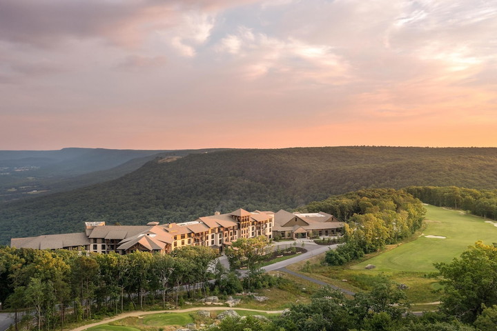 Cloudland At Mclemore Resort Lookout Mountain, Curio By Hilton - Georgia, GA