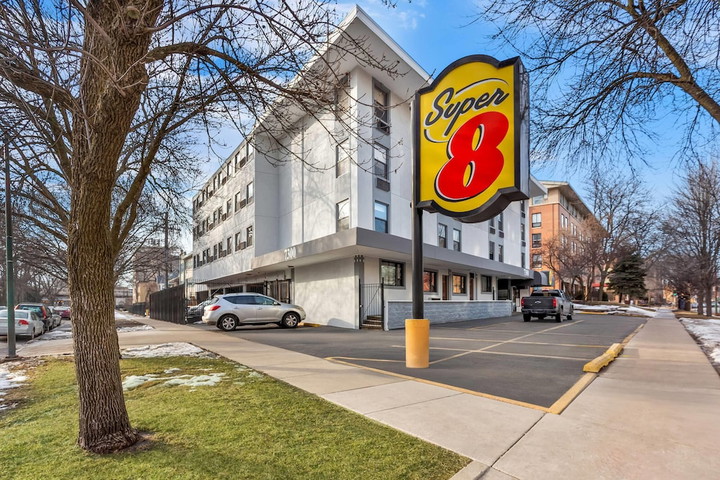 Super 8 By Wyndham Chicago Il - Oak Park, IL