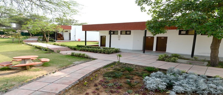 Lake View Huts And Resort - Noida