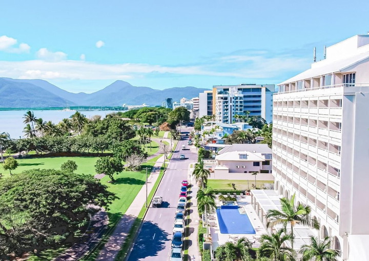 Cairns Harbourside Hotel - Cairns