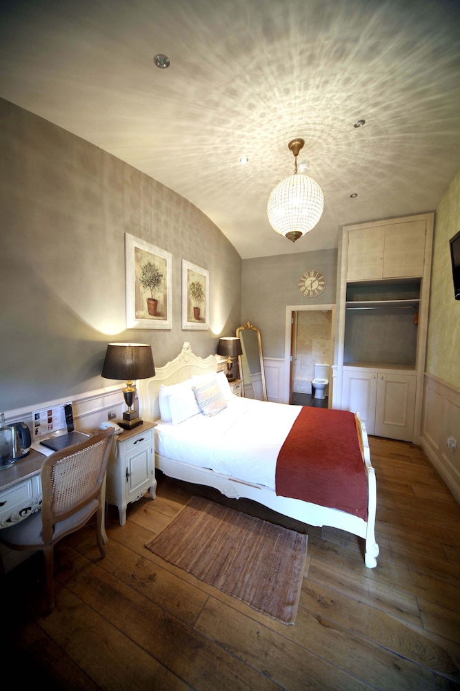 The Crown At Playhatch - Reading
