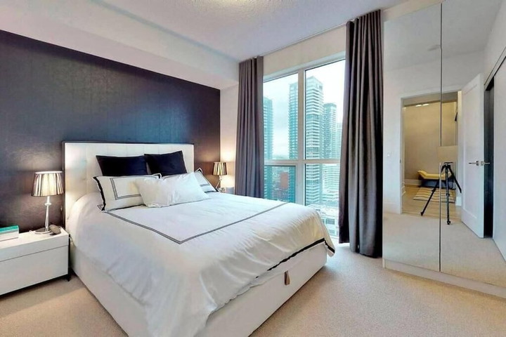 Skyline Suites - Next To Mtcc, Acc & Cn Tower - Toronto, ON