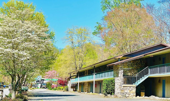 Newfound Lodge On The River - Cherokee, NC