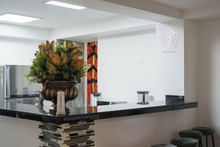 Recovery House By Zenya Host - Cali
