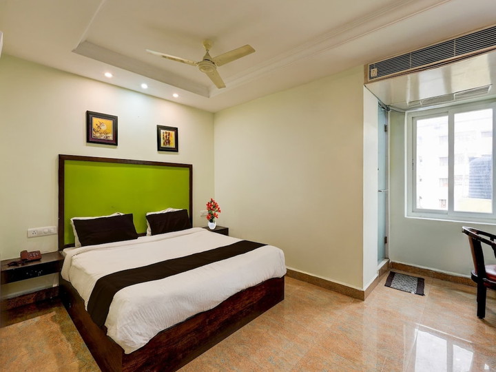 Deluxe Benz Circle Mg Road - Vijayawada