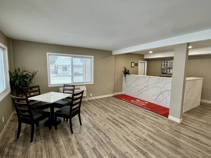Econo Lodge Inn & Suites Pincher Creek - Alberta