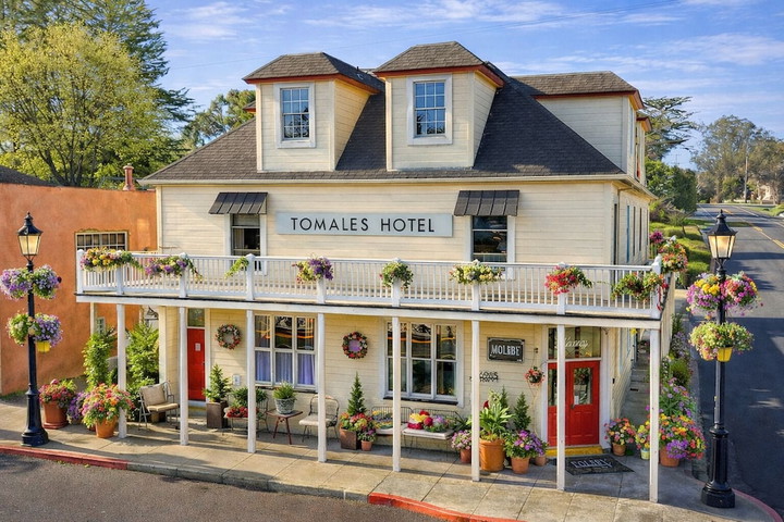 Tomales Hotel - Bodega Bay, CA