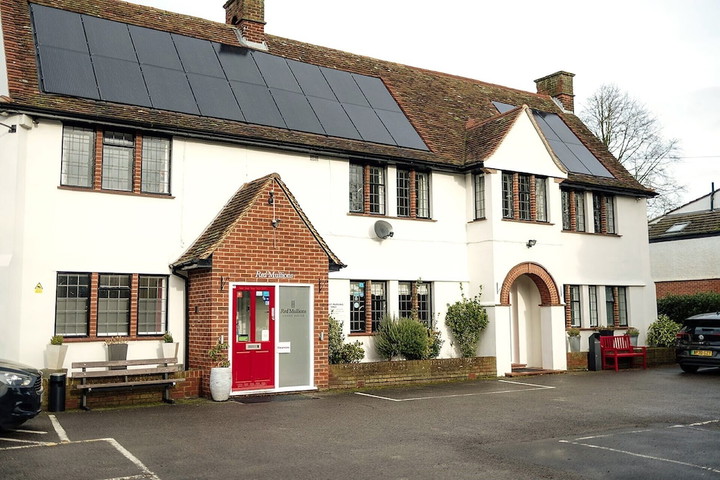 Red Mullions Guest House - Buckinghamshire