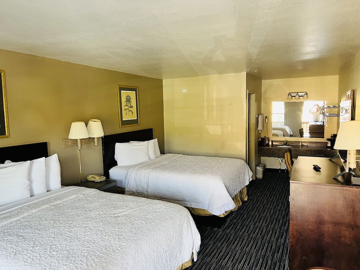 Alpine Valley Inn - Helen, GA