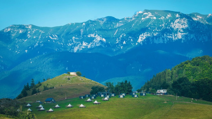 Ursa Mica Glamping Resort - Transylvania