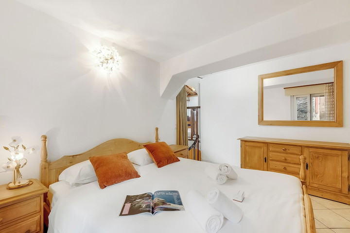 Rustico La Staleta With Balcony & Lake Views - Canton of Ticino