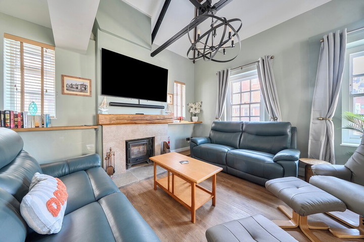 4 Bed - Sleeps 8 - Pool Table -Sea View - Parking - Swanage