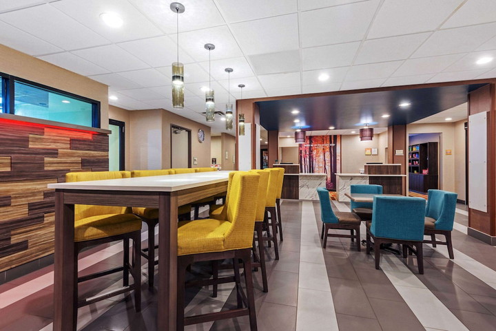 La Quinta Inn & Suites By Wyndham Jamestown - Jamestown, NY