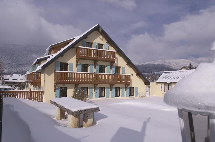 Hôtel Restaurant Les Tilleuls Et Son Espace Détente - Rhone-Alpes