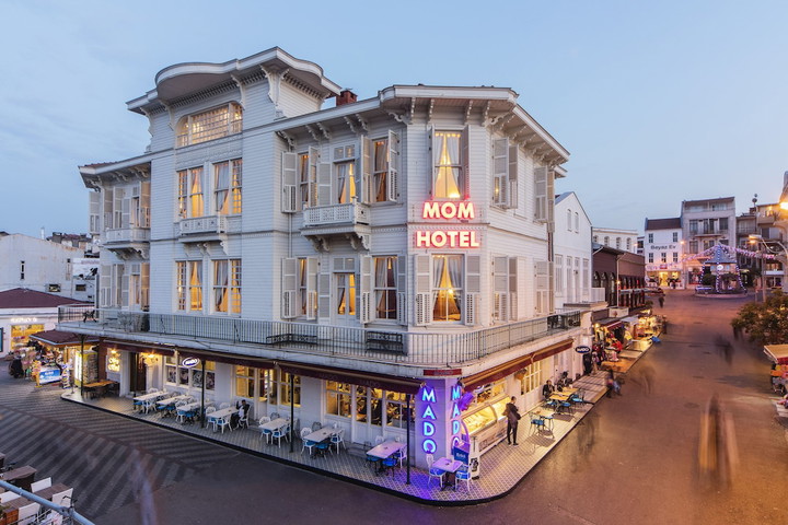 Mom Hotel - Adalar