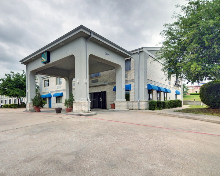 Quality Inn & Suites Grand Prairie South - Grand Prairie, TX