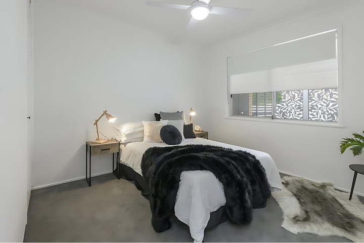 Prickly Pear Stays In Adamstown - Newcastle