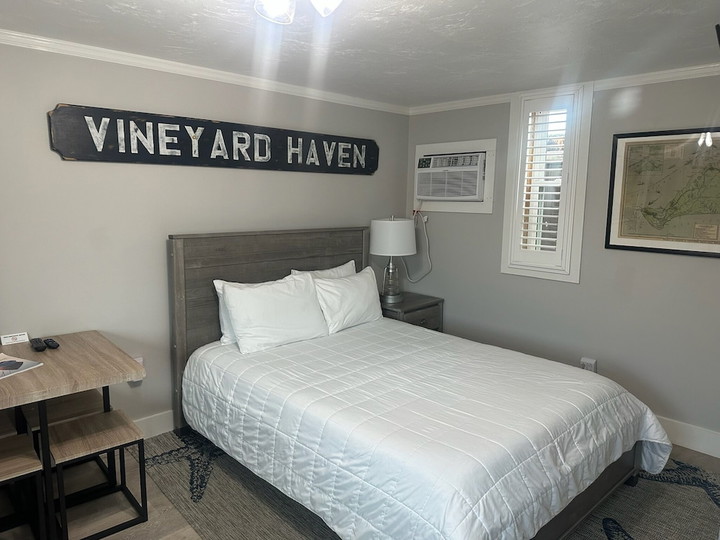 Vineyard Harbor Motel - Private Beach - Massachusetts
