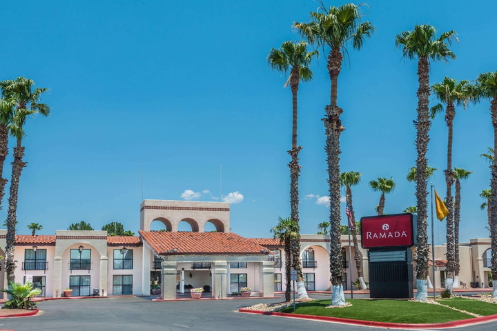 Ramada Hotel & Conference Center By Wyndham Las Cruces - New Mexico