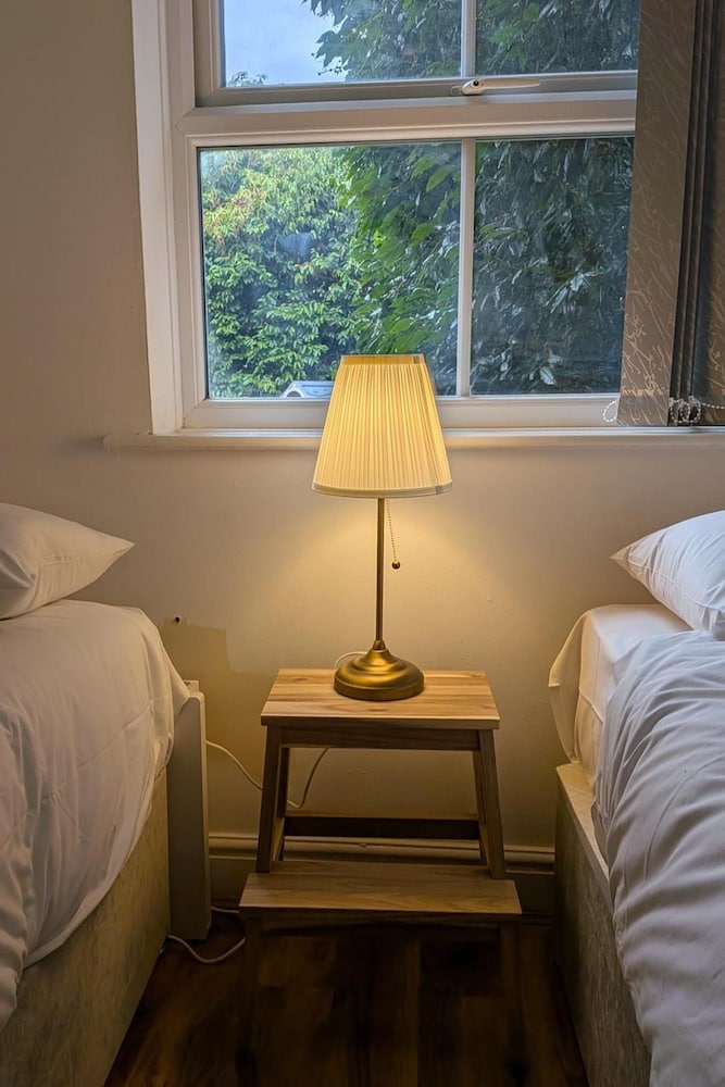 House Sleeps 5 - Free Parking And Garden - London, UK