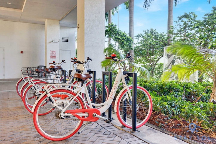 Resort Amenities Amazing Pool Gym - North Miami Beach, FL