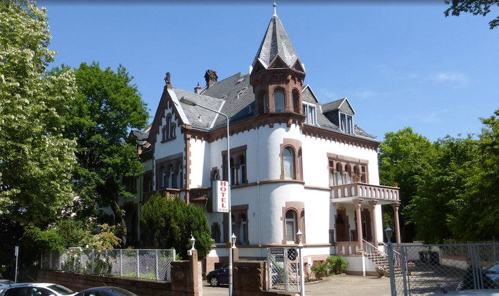 Hotel Am Berg - Frankfurt