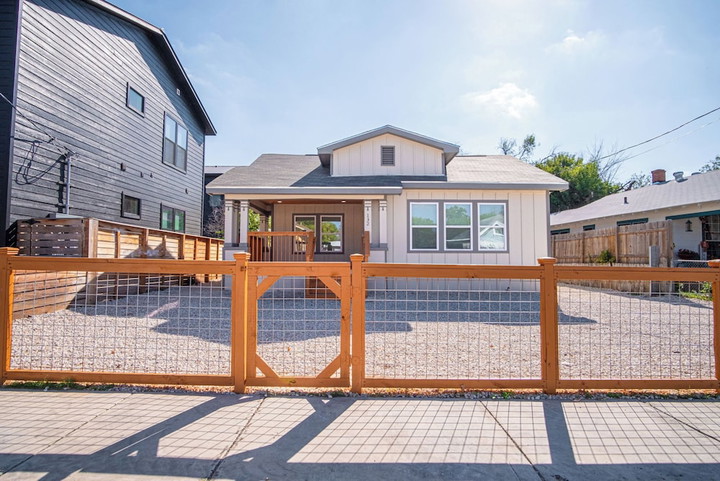 Perfect Spot To Relax 4br/3ba Near Dtown Hemisfair - San Antonio, TX