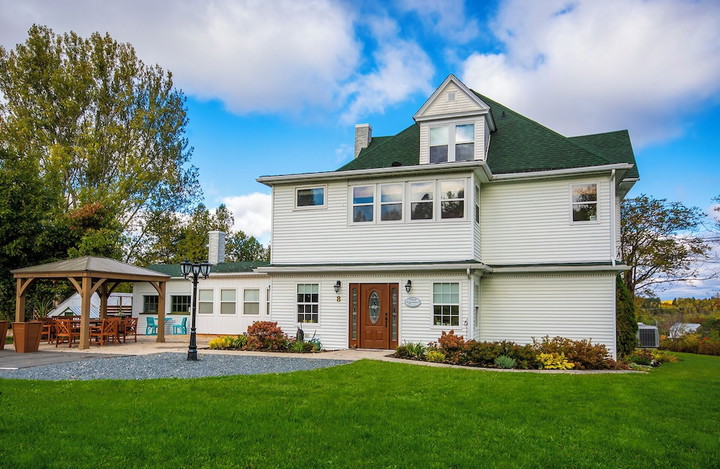 Shamrock Suites - New England