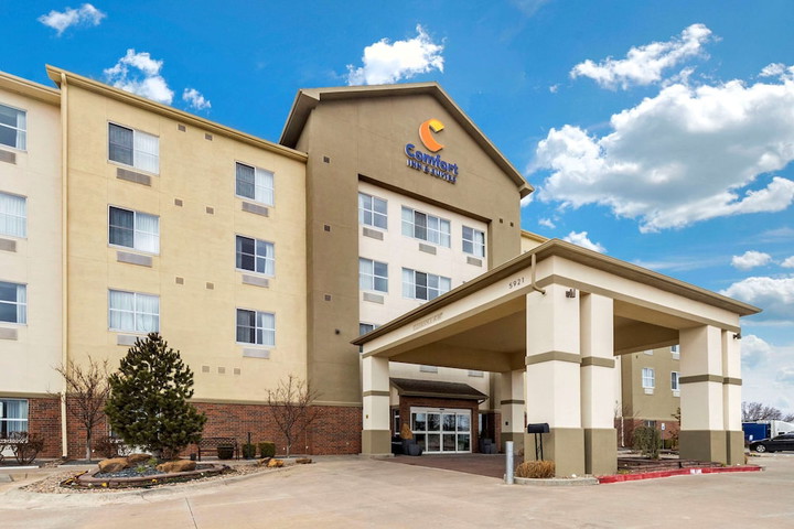 Comfort Inn & Suites Oklahoma City West - I-40 - Oklahoma City