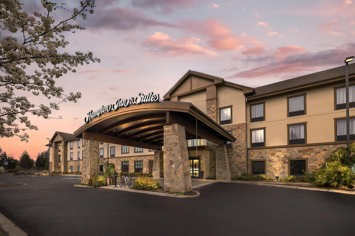 Hampton Inn & Suites Bend - Bend, OR