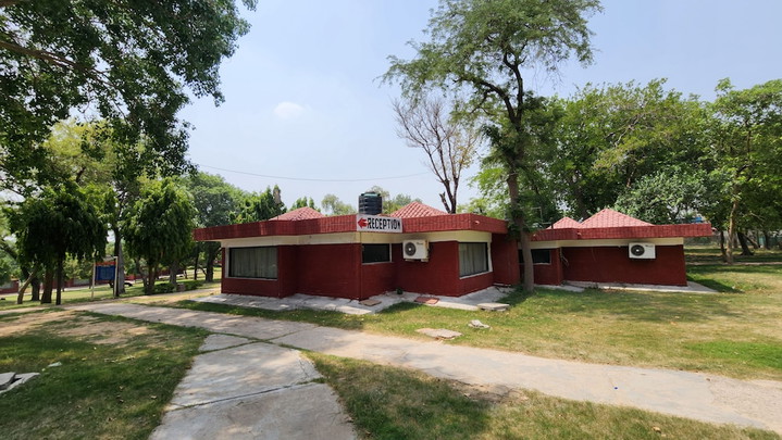 Hermitage Huts Tourist Resort - Noida