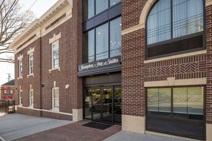 Hampton Inn & Suites Huntington Downtown - Deer Park, NY