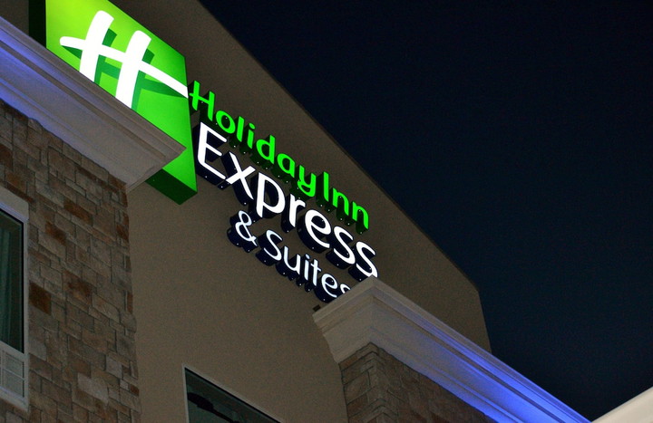 Holiday Inn Express Hotel & Suites St. Joseph By Ihg - Saint Joseph, MO