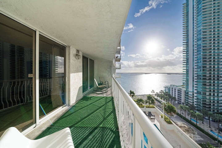 Brickell Bay View- Unbeatable Location With Parking - Miami Beach, FL
