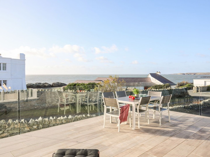 Bryniau - Trearddur Bay