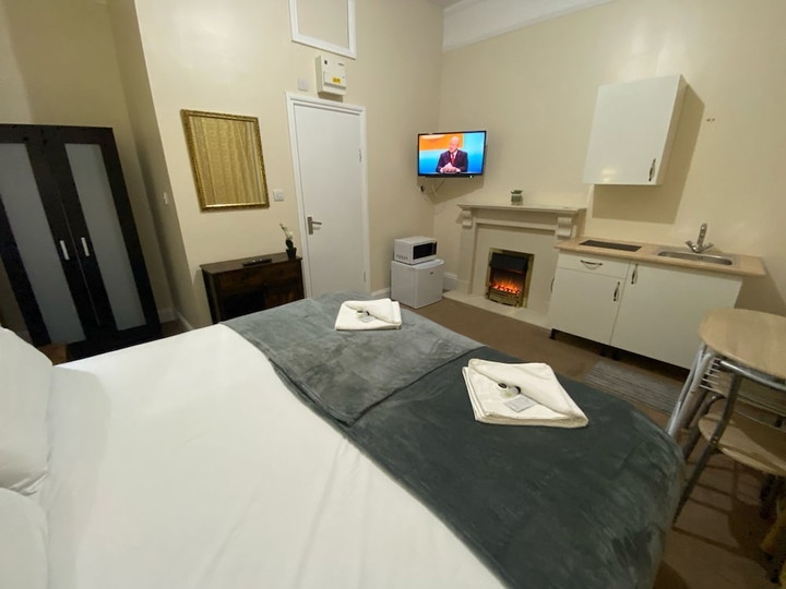 Ground-floor Super King Or Twin Studio Apartment With Free Private Parking - Isle of Wight