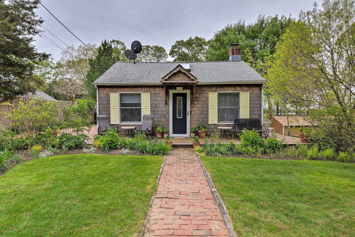 Cute East Hampton Cottage W/ Patio - Walk To Beach - Long Island, NY