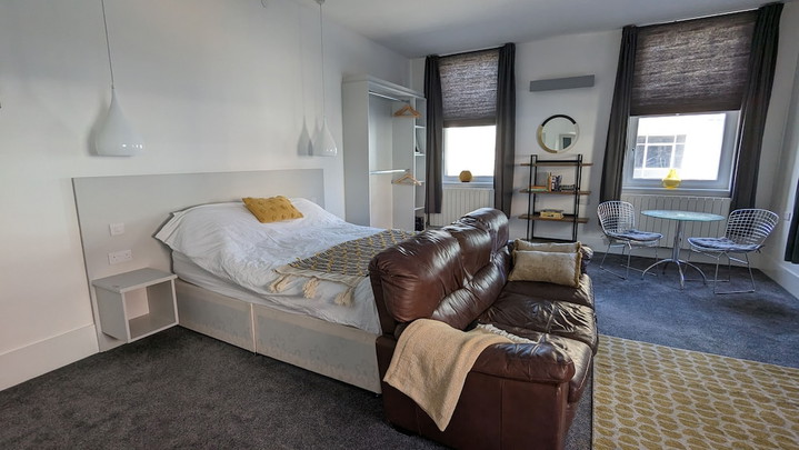Gorgeous, Comfortable Apartment On The High Street - Merthyr Tydfil