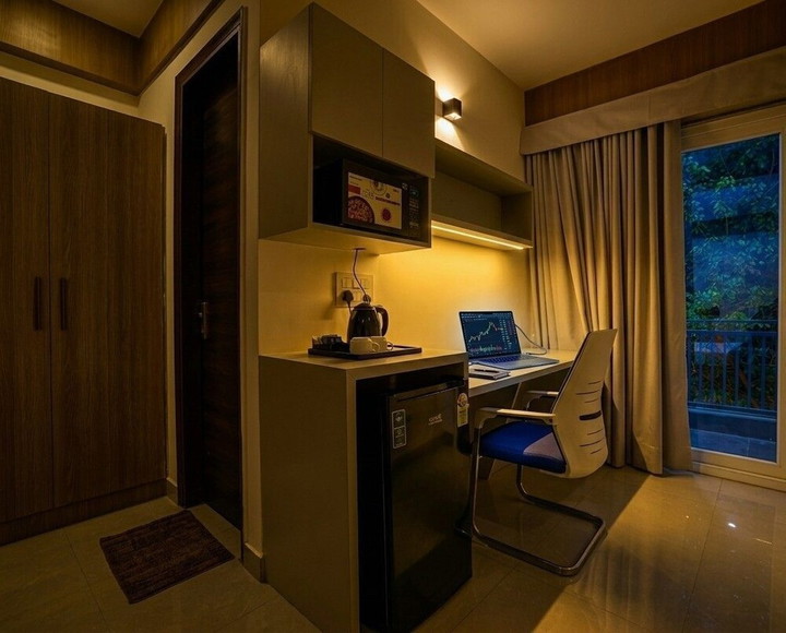 Skyluxuria Hotel & Service Apartments - Gurugram
